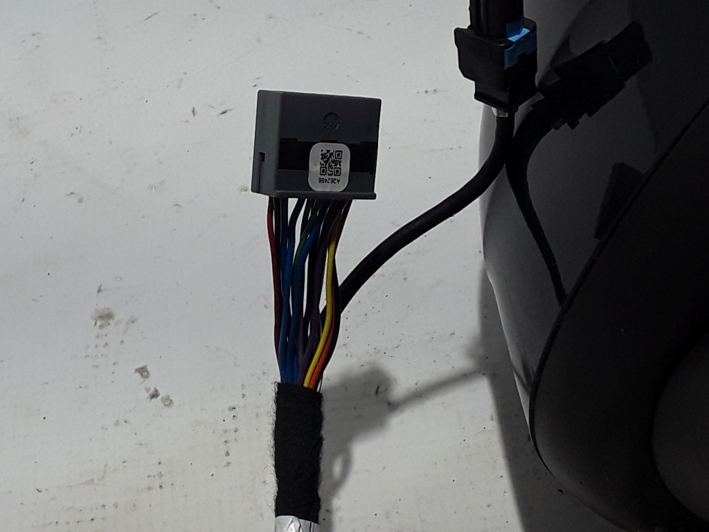 Used VOLVO XC90 Side mirror and its details 31385658