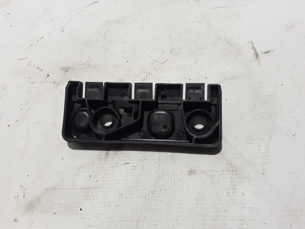 Used VOLVO XC90 Exterior sill trim bracket 31378135