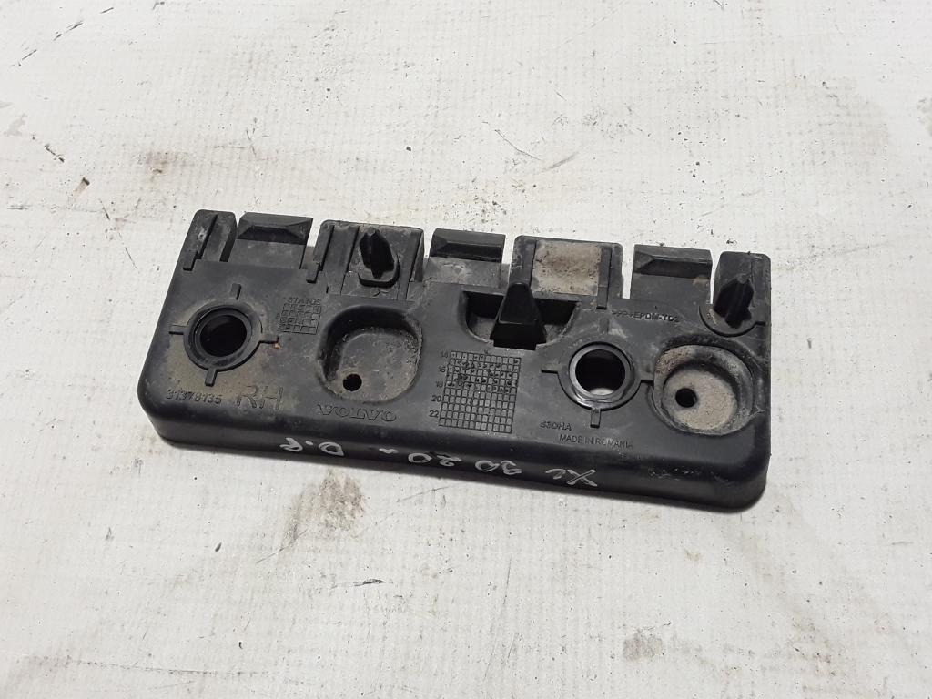 Used VOLVO XC90 Exterior sill trim bracket 31378135