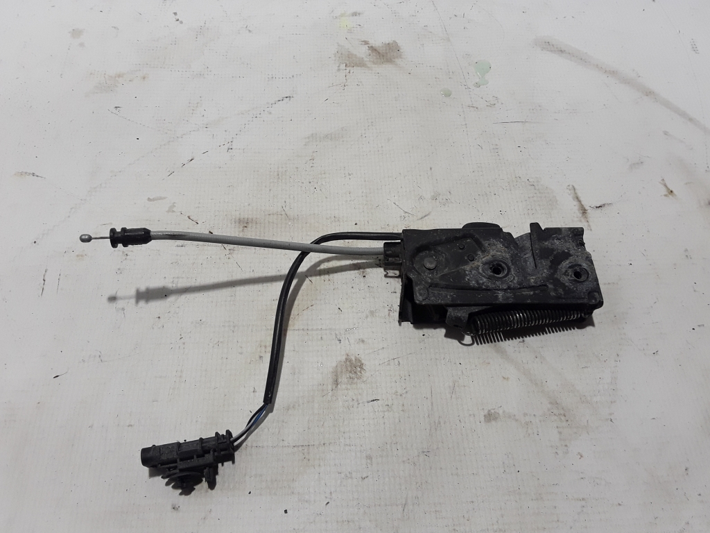 Used VOLVO XC90 Engine cover lock 32219544