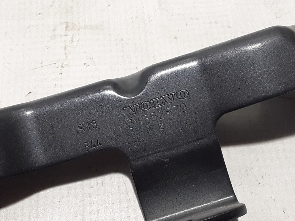 Used VOLVO XC90 Engine cover hinge 31352879