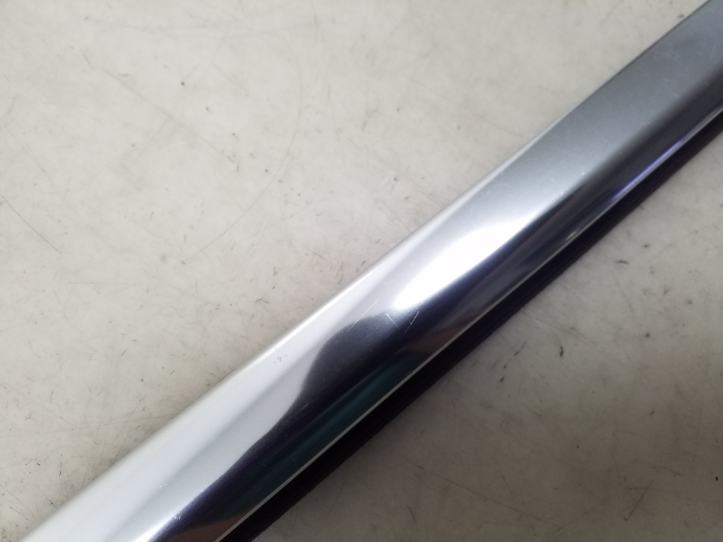 Used Mercedes Benz E-Class Front door strip to the glass exterior ...