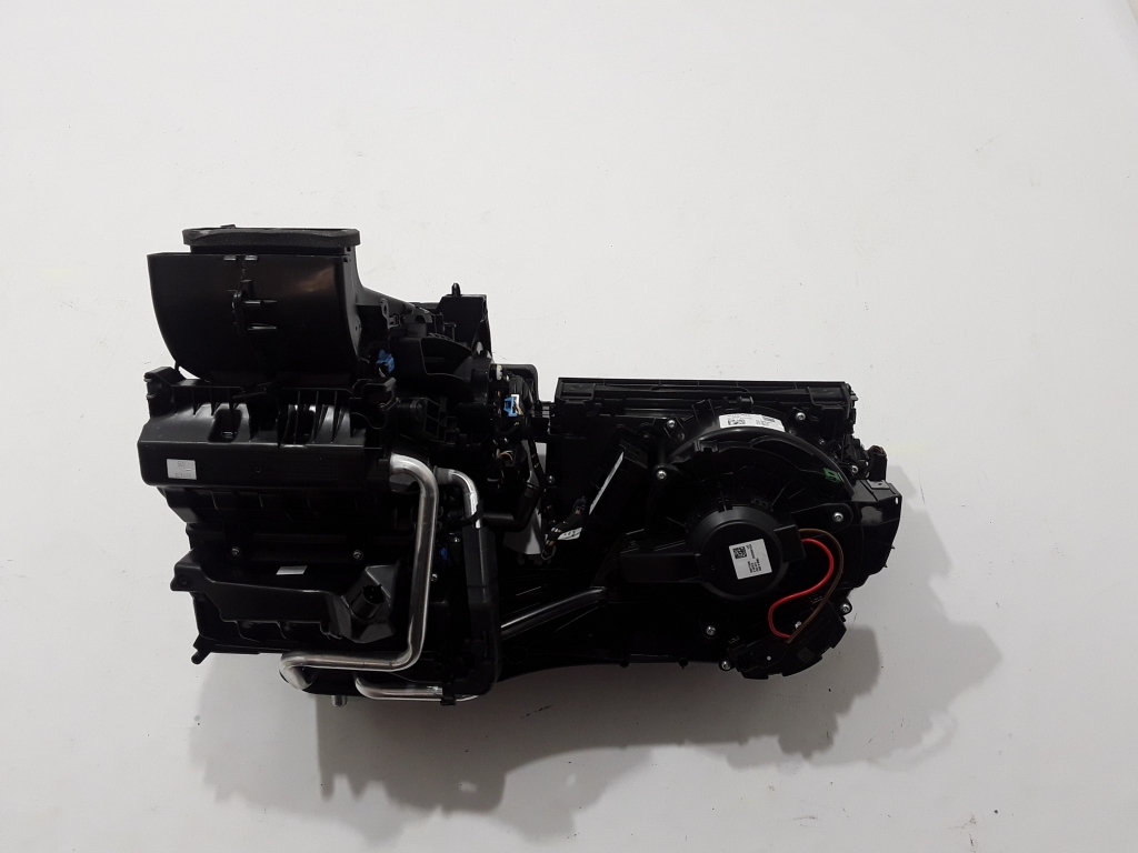 Used VOLVO XC40 Cabin shoulders and its details 32130491