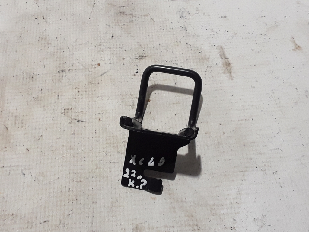 Naudotas VOLVO XC40 Variklio gaubto užrakto kita detalė 32234341