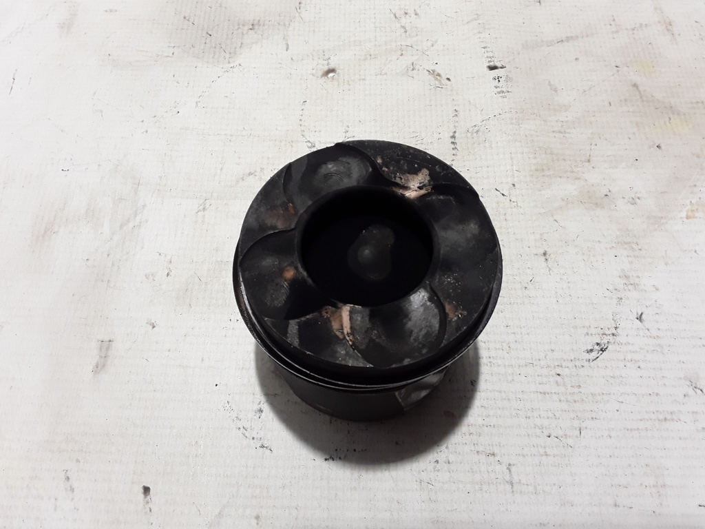 Used VOLVO XC60 Piston and its parts 31339777
