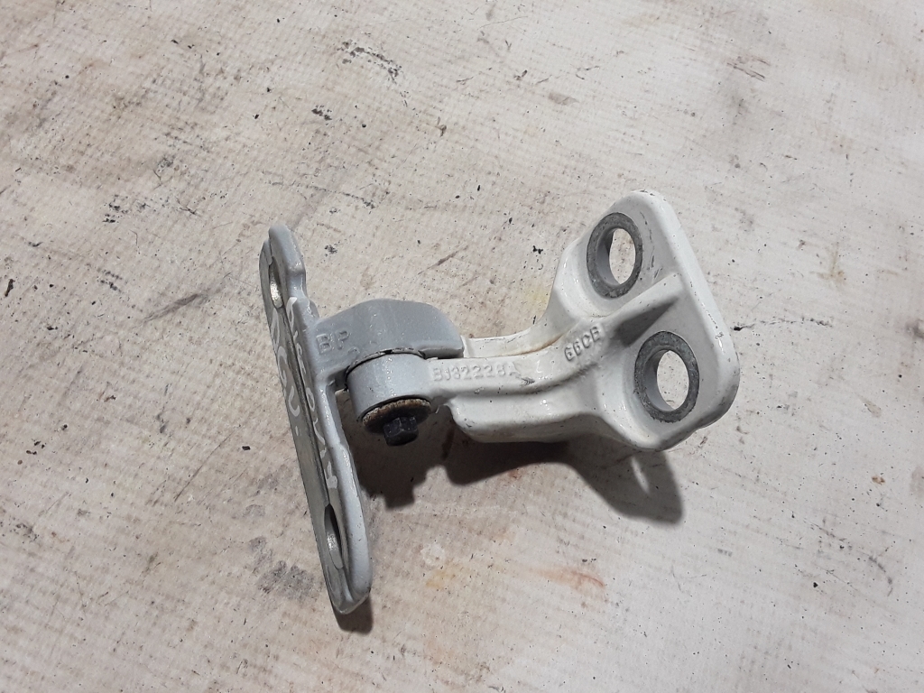 Used Land Rover Discovery Sport Rear side door hinge upper LR056353