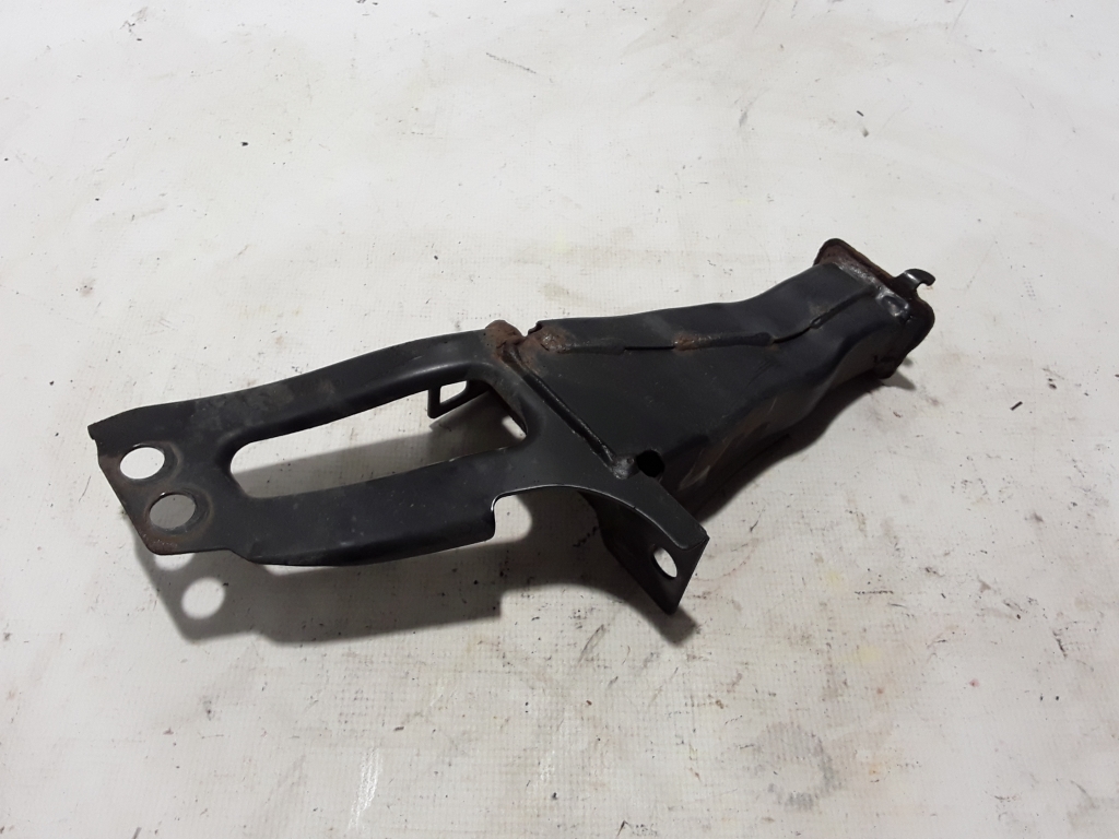 Used VOLVO XC60 Another detail of the front bumper beam 30760140