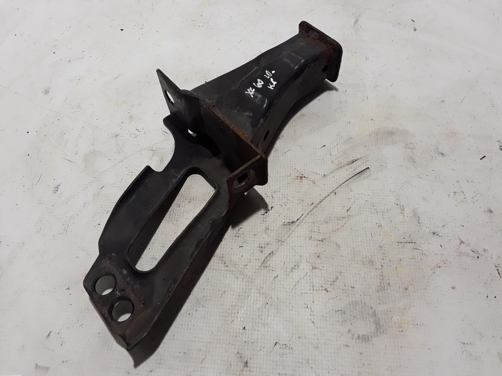 Used VOLVO XC60 Another detail of the front bumper beam 30760140