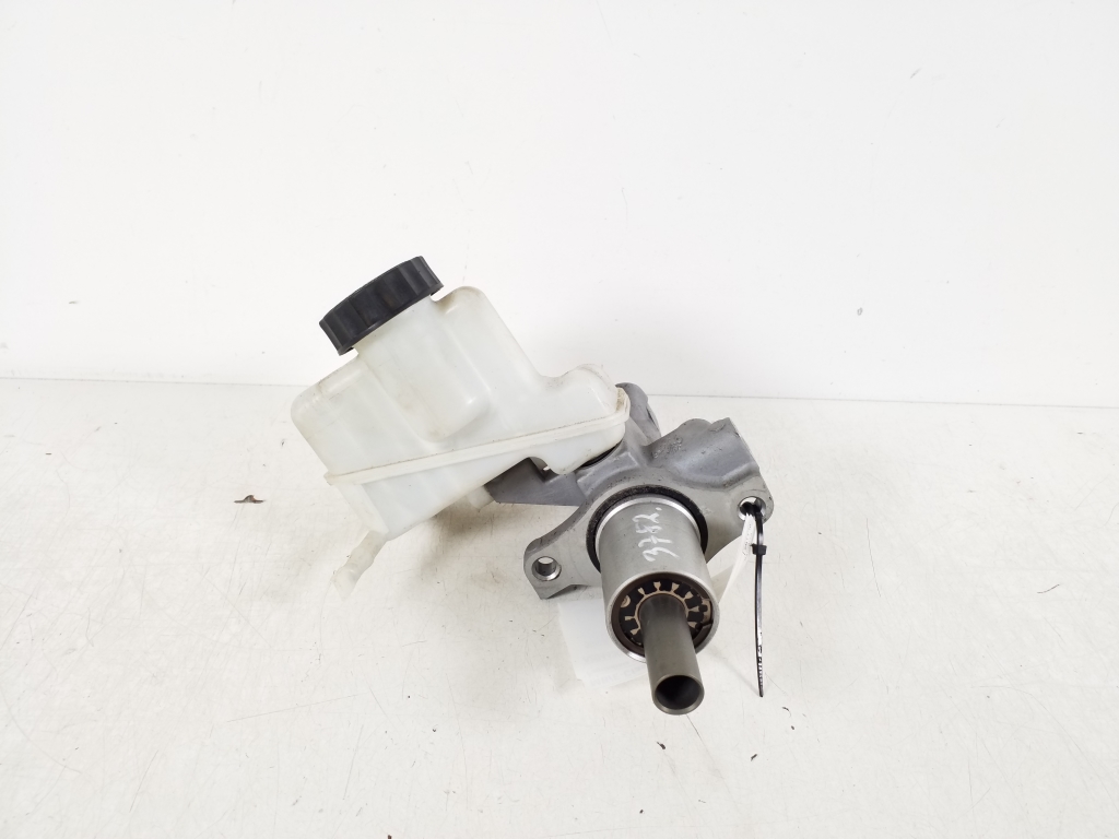 Used Mercedes Benz E-Class Master cylinder A2044300002