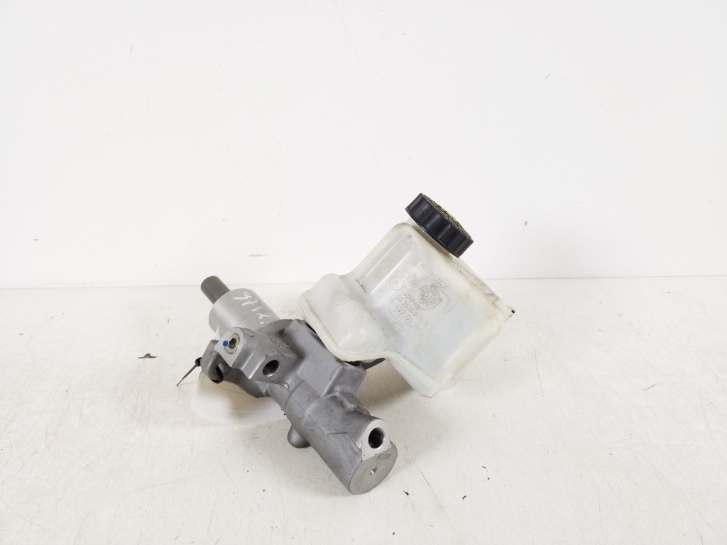 Used Mercedes Benz E-Class Master cylinder A2044300002