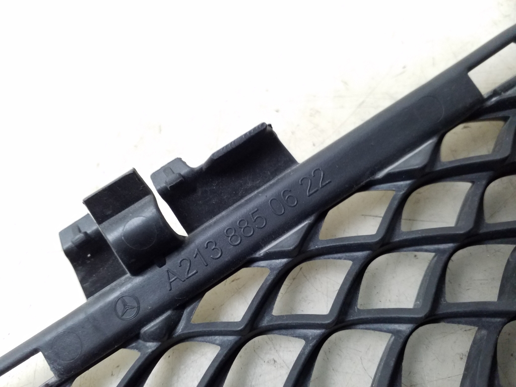 Used Mercedes Benz E-Class Front bumper lower grille A2138850622