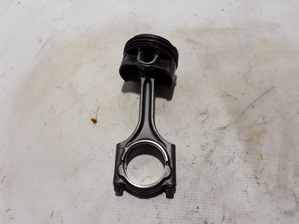 Used VOLVO XC60 Piston and its parts 32213693