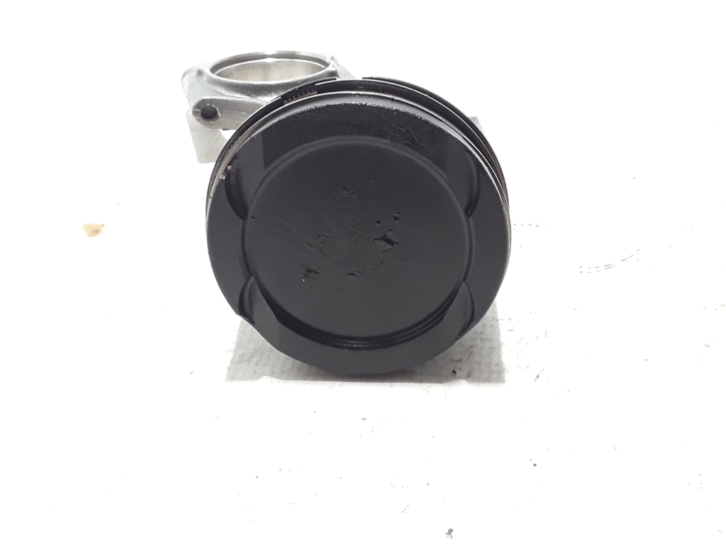 Used VOLVO XC60 Piston and its parts 32213693