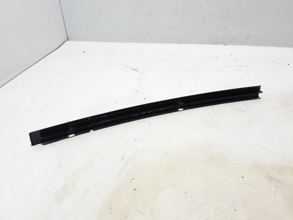 Naudotas VOLVO XC90 Galinių šoninių durų kita detalė 31371888