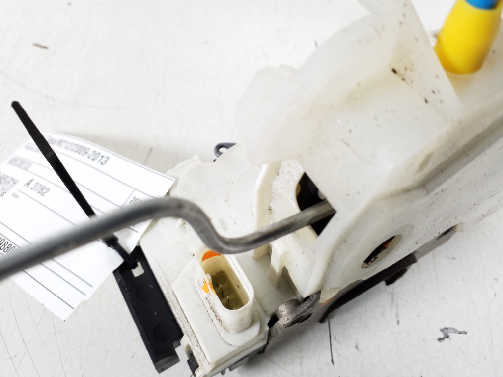 Used Mercedes Benz E-Class Front door lock A0997200135