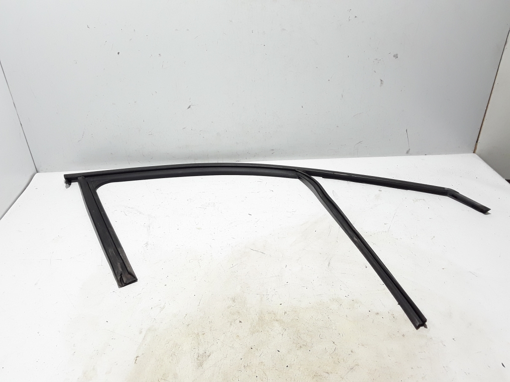 Used FIAT 500X Front door sealing rubber 51960594