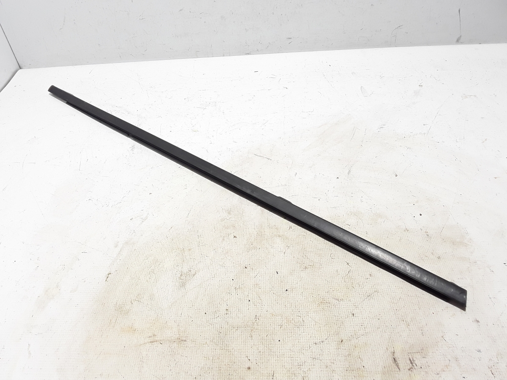 Used FIAT 500X Front door strip to the glass exterior 51936594