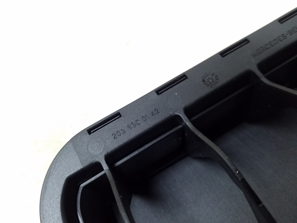 Naudotas Mercedes Benz Vito Galinio sparno ventiliacinės grotelės ...