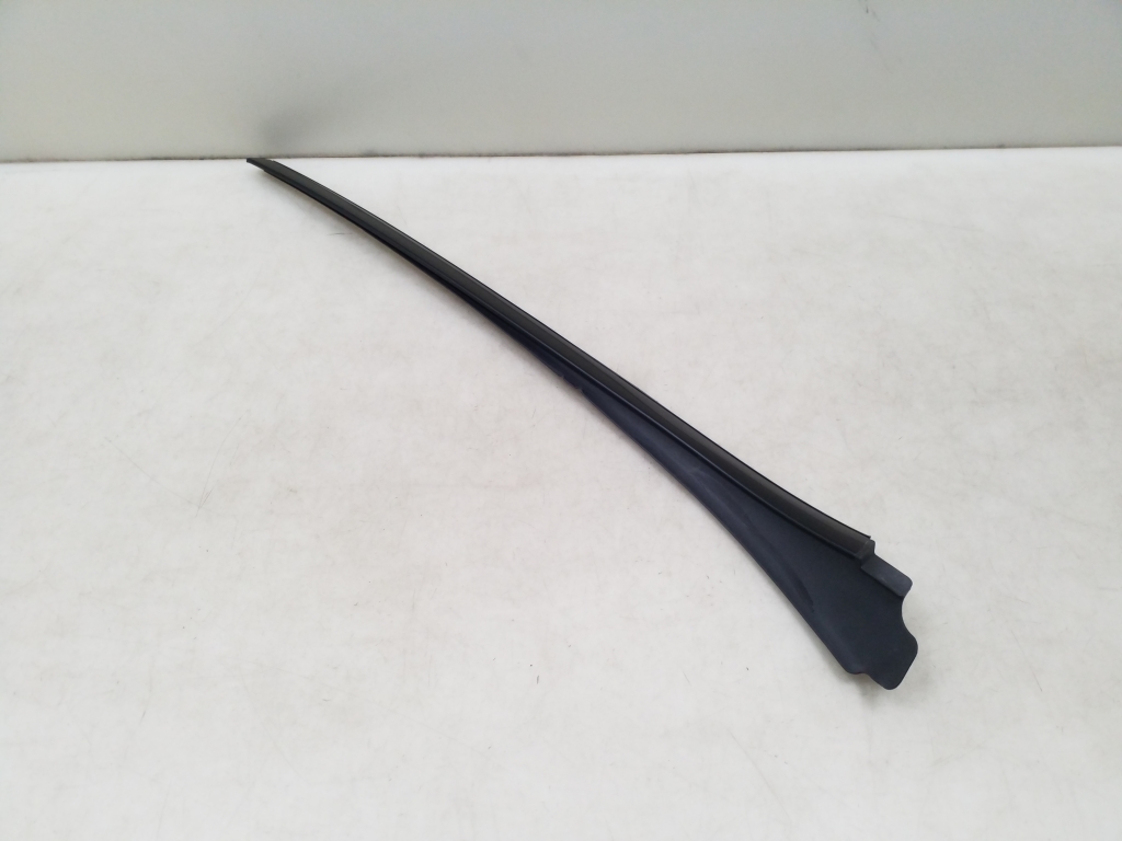 Used Mercedes Benz E-Class Windscreen rim A2136901182