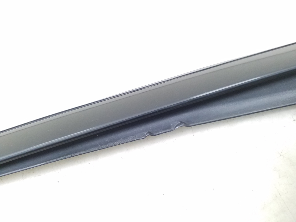 Used Mercedes Benz E-Class Windscreen rim A2136901182