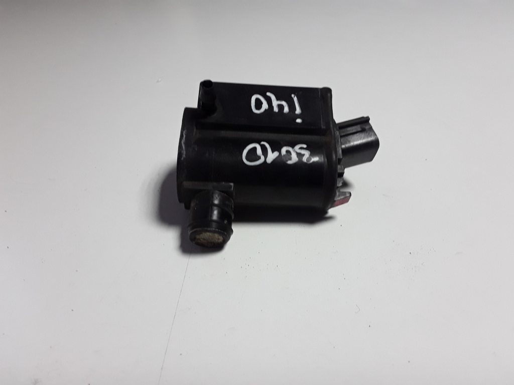 Used Hyundai i40 Other part of the windscreen washer tank 985101W000