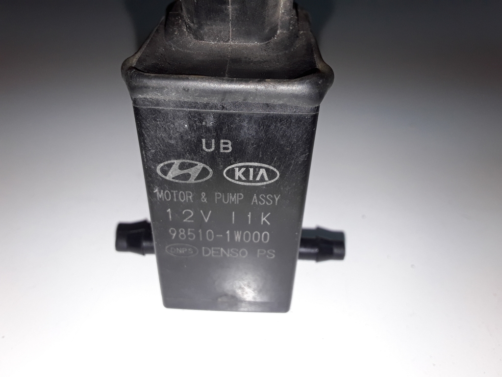 Used Hyundai i40 Other part of the windscreen washer tank 985101W000