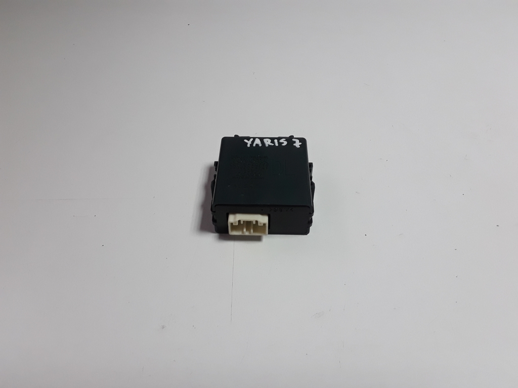 Used TOYOTA Yaris Central locking control unit 8597052050