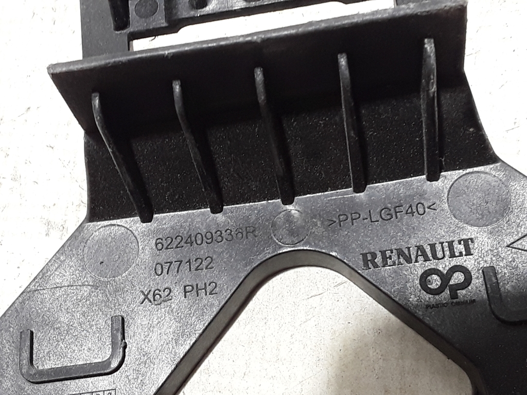 Used RENAULT Master Another detail of the front bumper beam 622409336R