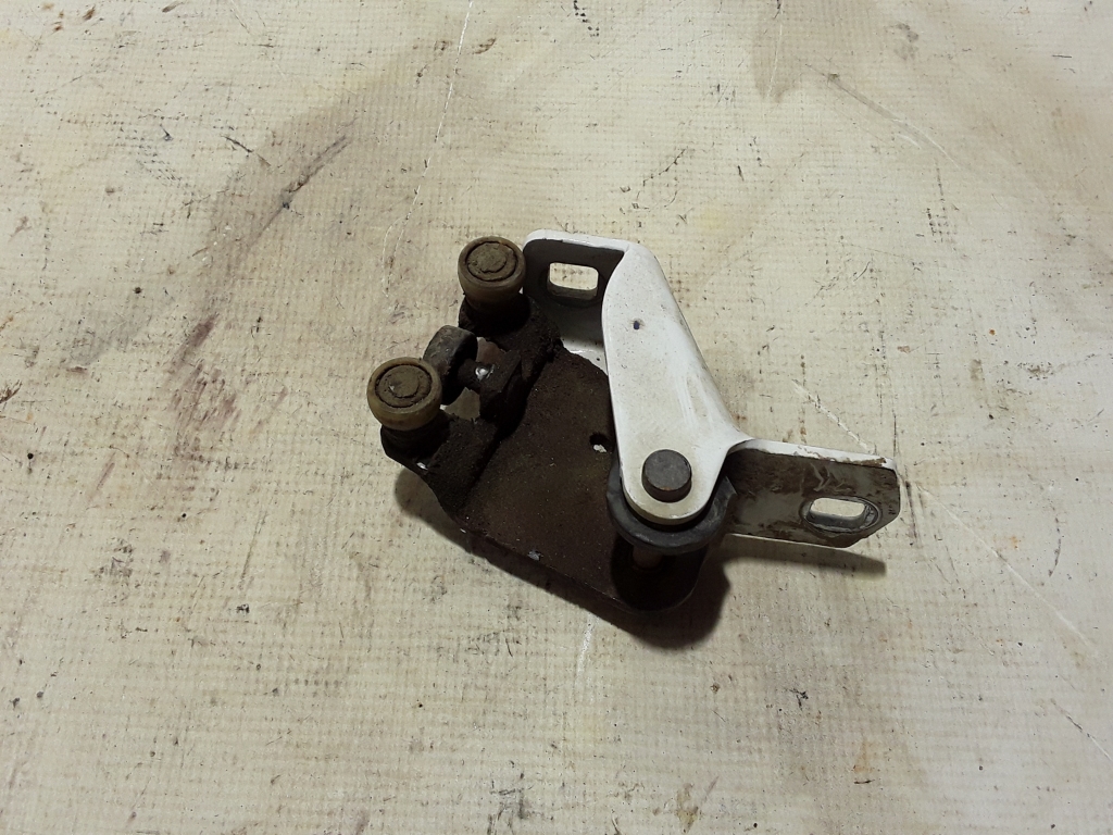 Naudotas Mercedes Benz Citan Slankiojančių durų laikiklis 8200497510