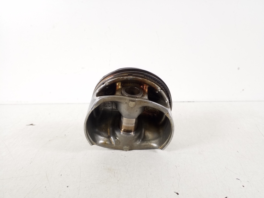 Used Mercedes Benz E-Class Piston and its parts