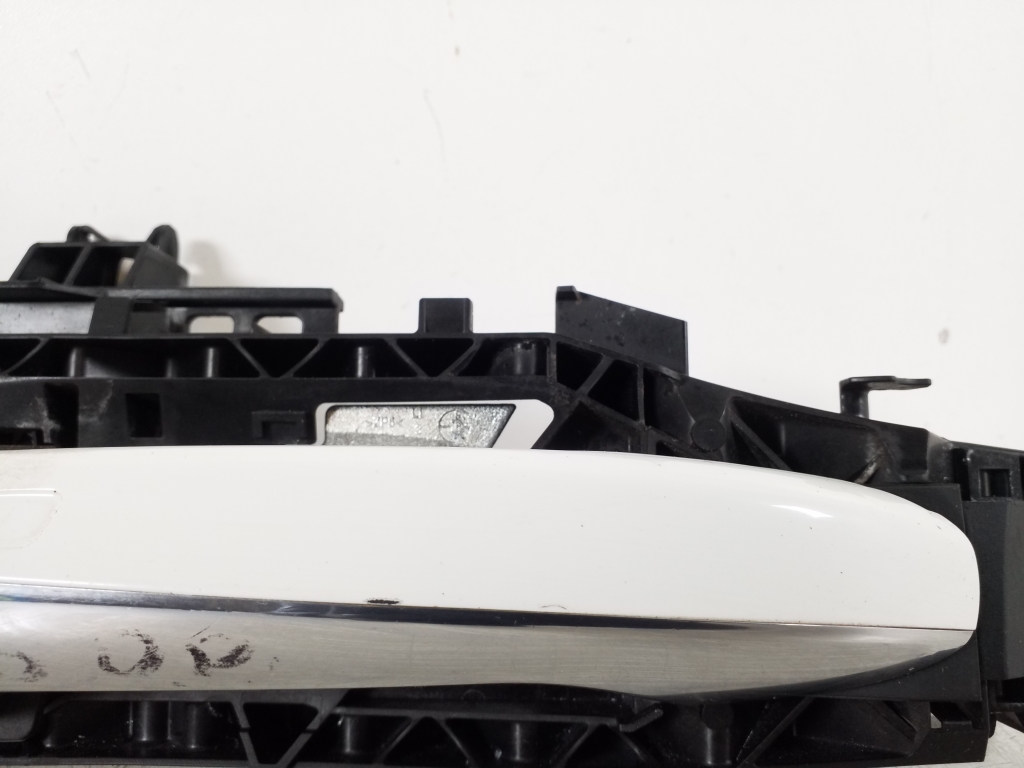 Used Mercedes Benz E-Class Front door external opening handle and its ...