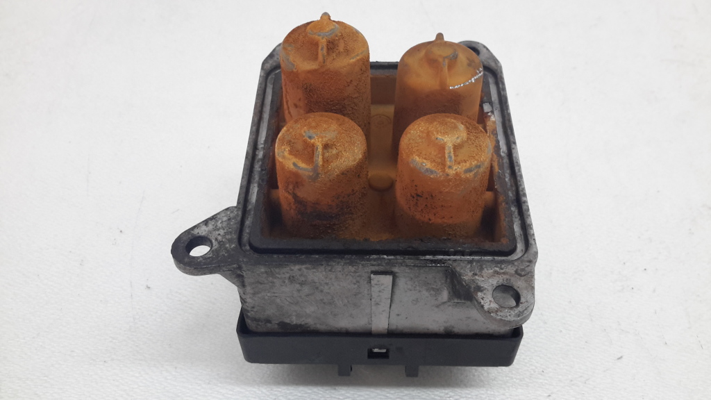 Used Mercedes Benz C-Class Engine heating element A0001591504