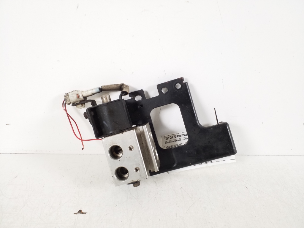 Used TOYOTA Avensis Air conditioner hose valve 88690-05010