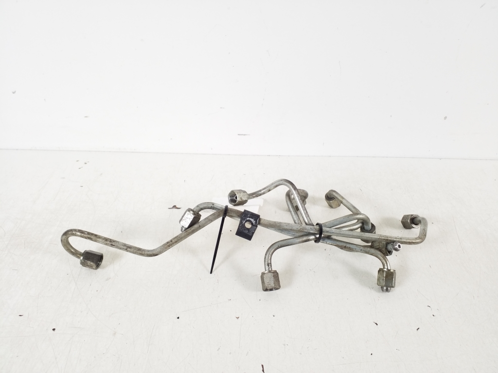 Used TOYOTA Avensis Fuel injector tubes