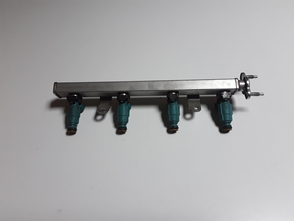 Used Hyundai i20 Fuel injector and its parts 3531003000