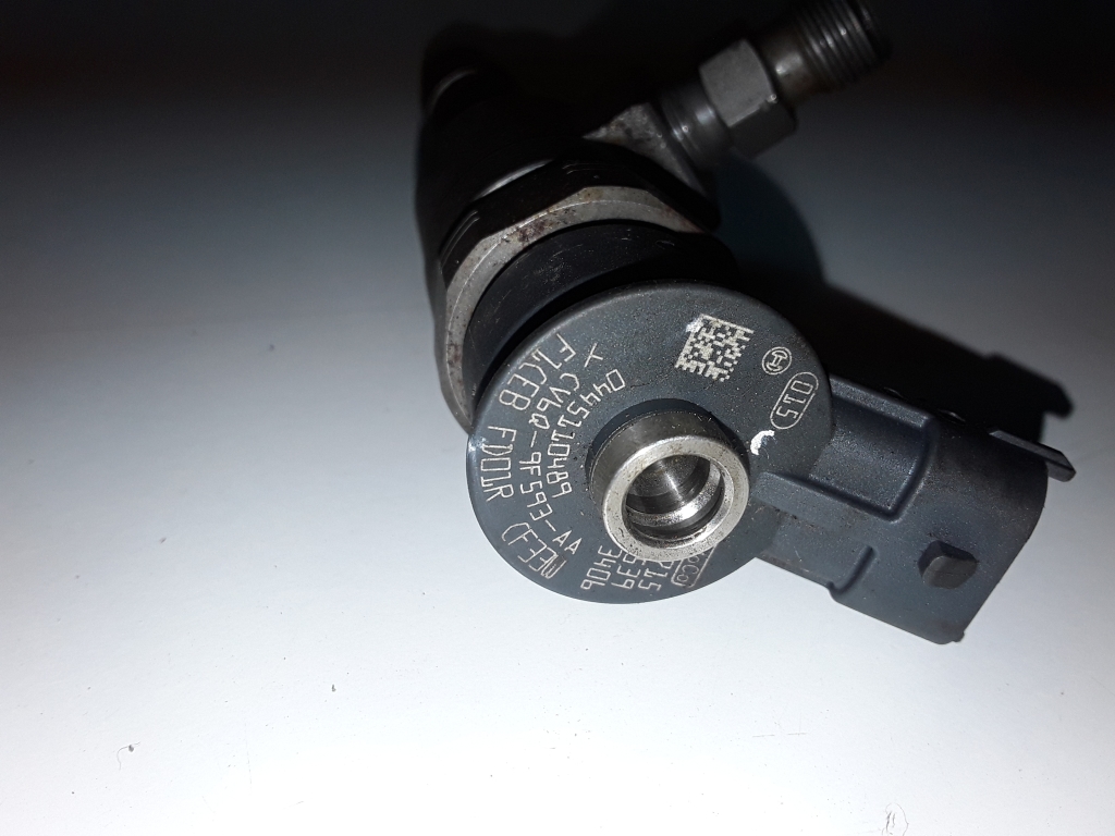 Used Ford Kuga Fuel injector CV6Q9F593AA