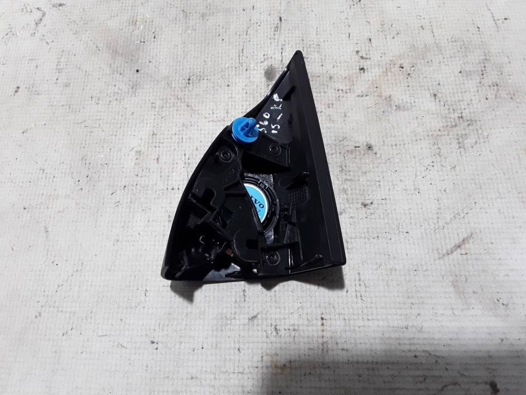 Used VOLVO S60 Trim to the mirror triangle 8648748