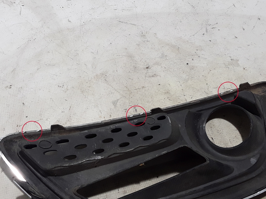 Used RENAULT Captur Front bumper lower grille 620740754R