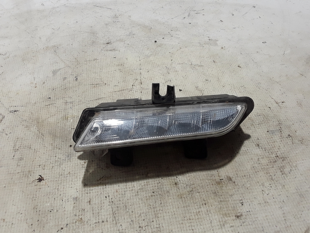 Used RENAULT Clio Front bumper reflector 266059367R