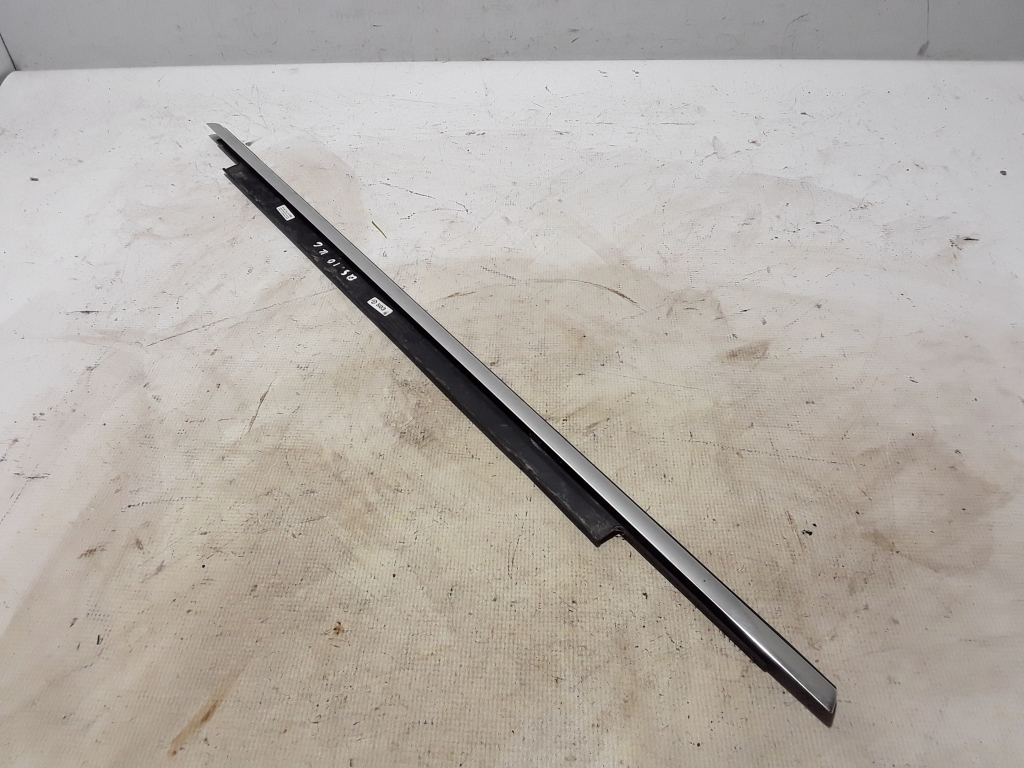 Naudotas AUDI Q5 Galinių šoninių durų juostelė prie stiklo išorinė ...