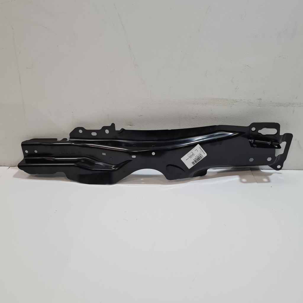 Used AUDI A8 Another detail of the front traverse 4N0805100A