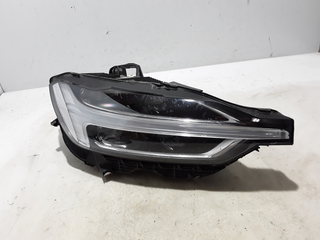 Used VOLVO XC60 Headlights 32133545