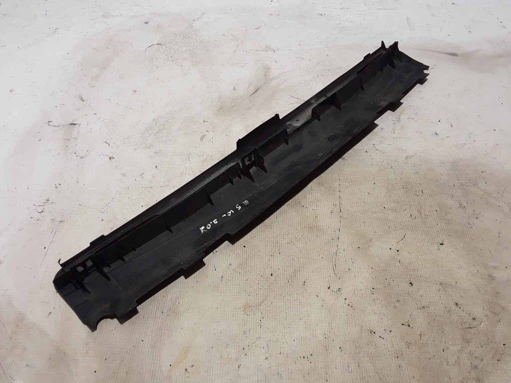 Used AUDI Q5 Air deflector for intercooler radiator 8R0807217