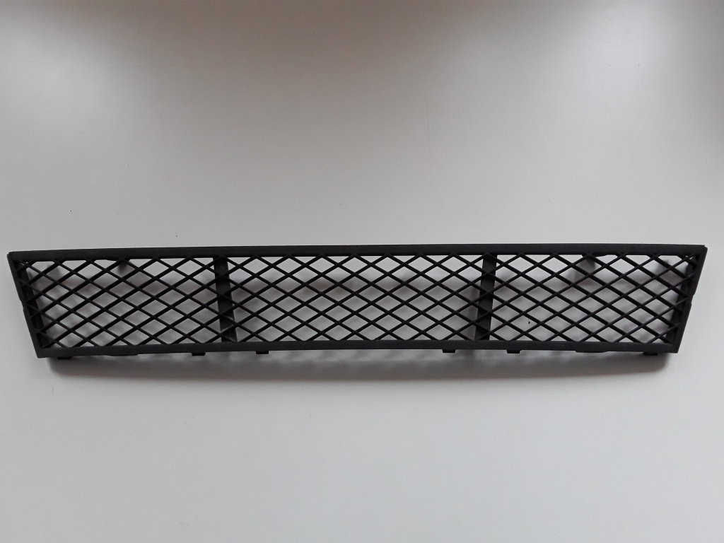 Used BMW 5 SERIES Front bumper lower grille 51117285950
