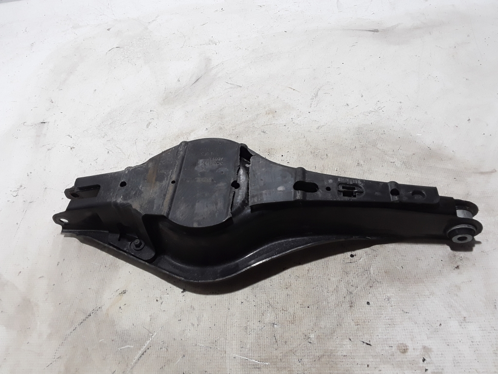 Used VOLVO XC40 Rear lever 32246373