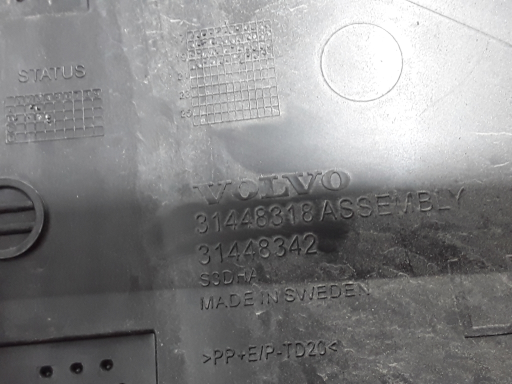 Used VOLVO XC40 Rear side door strip 31448318