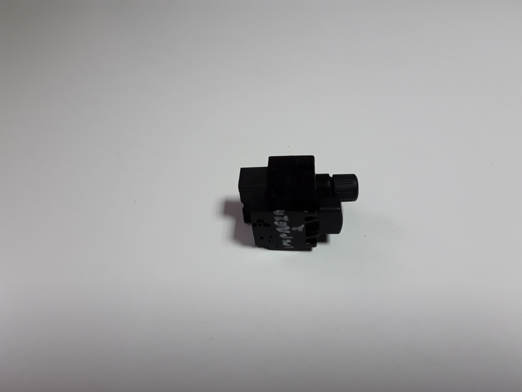 Used Subaru Impreza Switch for mirror control 83061FJ000