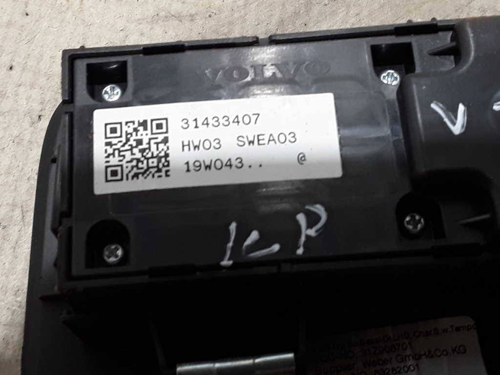 Used VOLVO V60 Front door glass switch 31433407