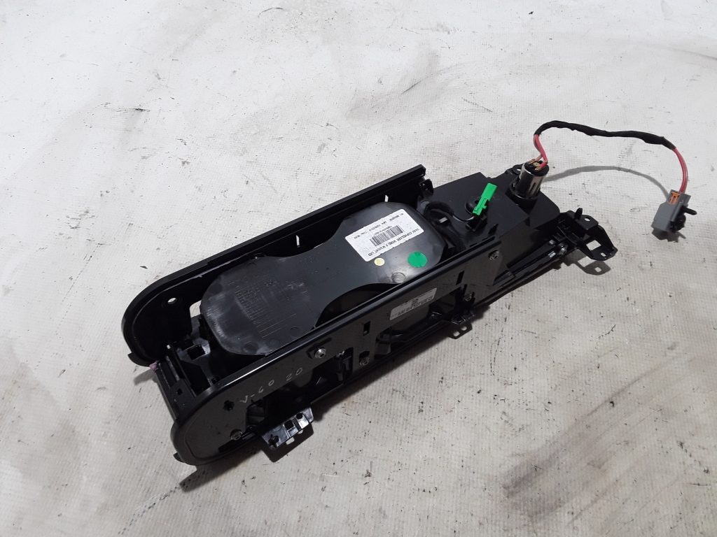 Naudotas VOLVO V60 Salono konsolės kita detalė 31469622