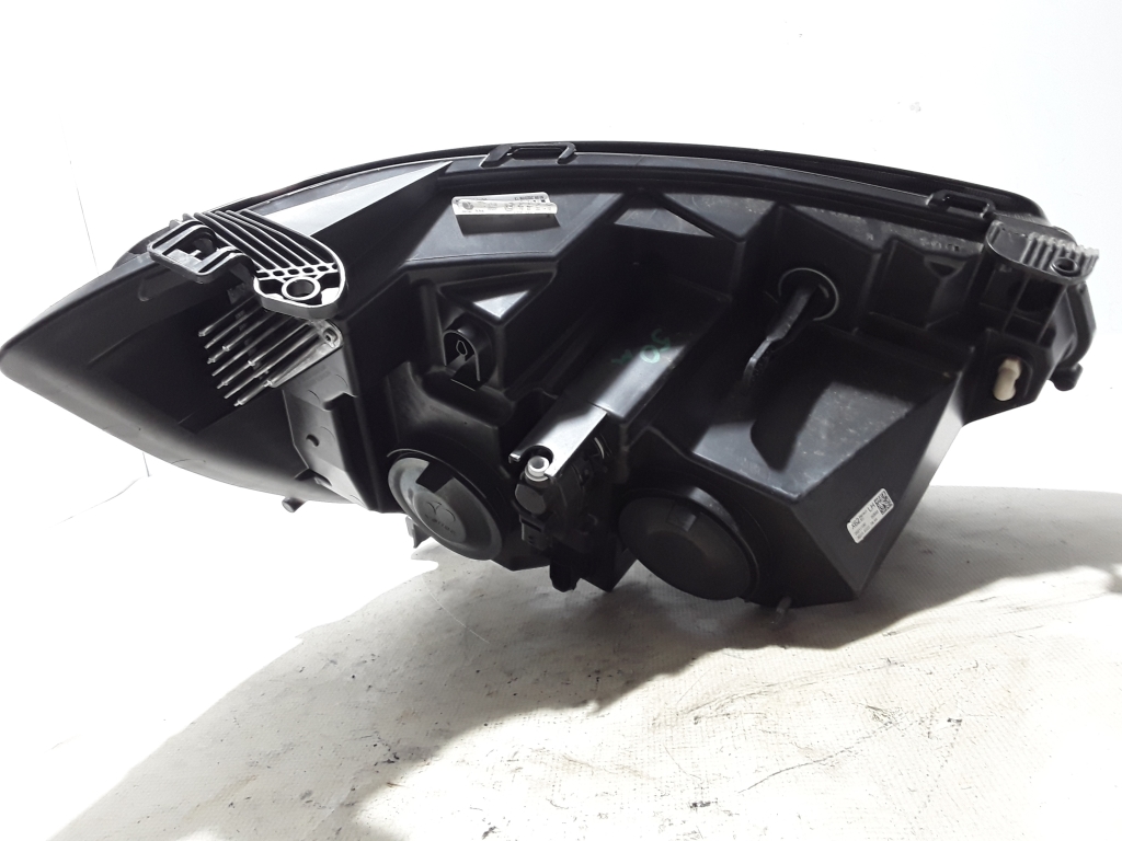 Naudotas RENAULT Master Priekinis žibintas 260607867R